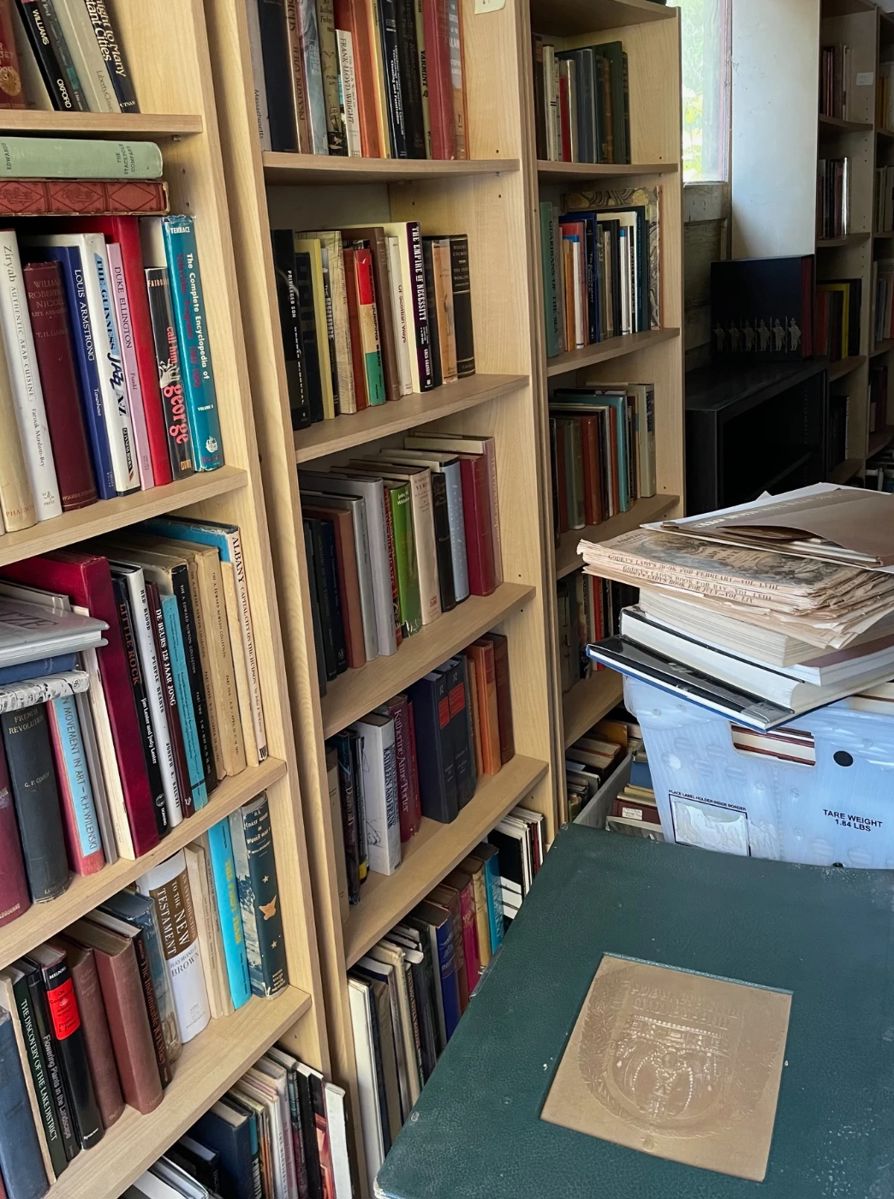 Books! Books! (and MORE BOOKS!) Huge bookseller... starts on 8/24/2024