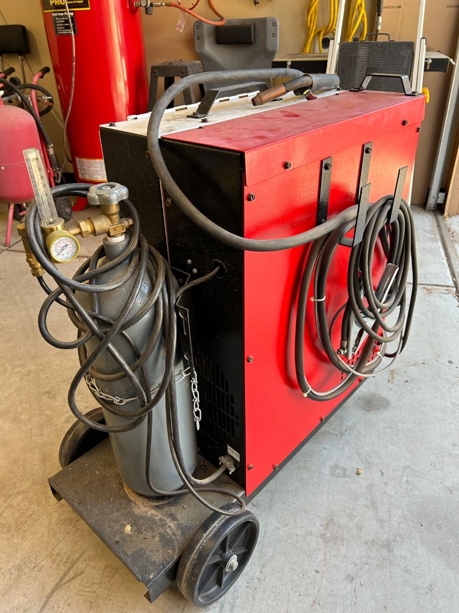 Snap-on Galore! Snap-on Welder, Tools, Boxes,... starts on 10/19/2024