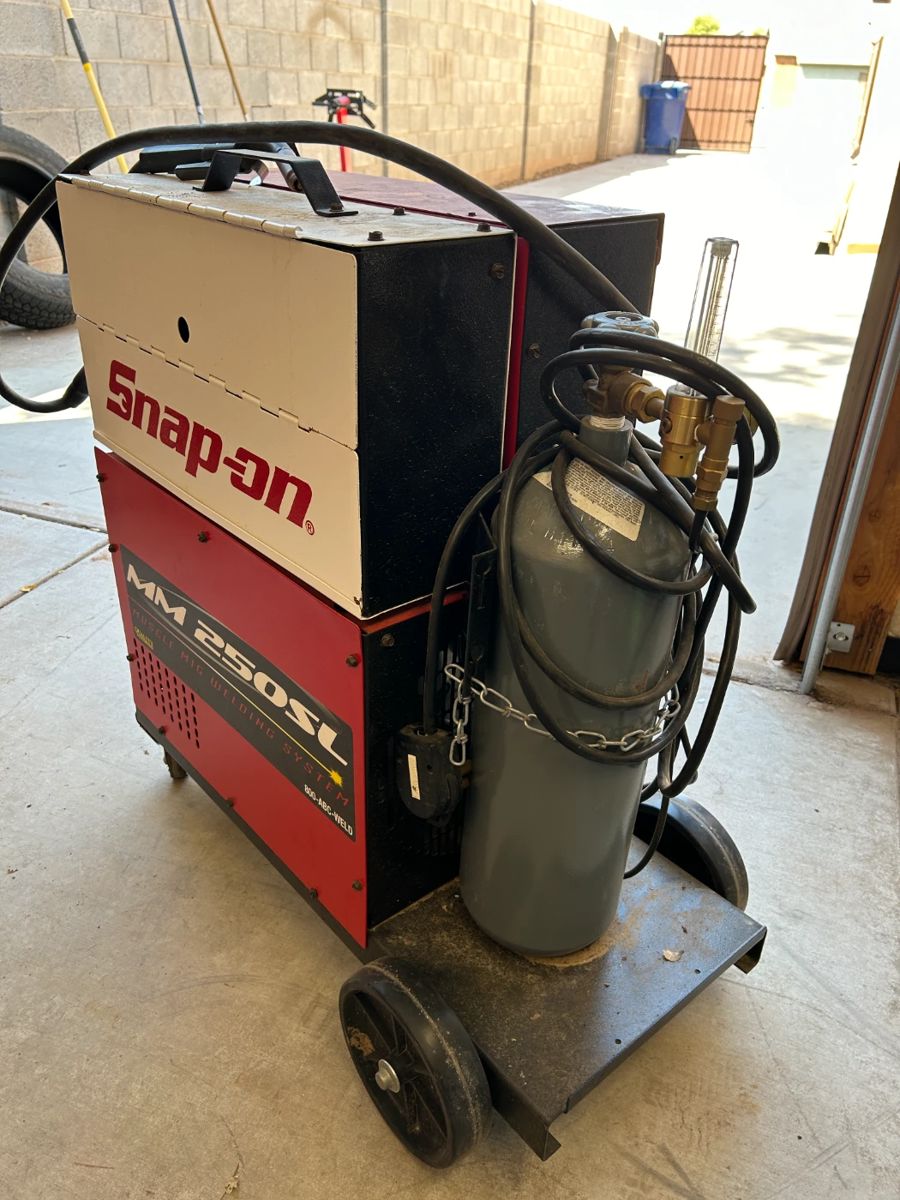 Snap-on Galore! Snap-on Welder, Tools, Boxes,... starts on 10/19/2024