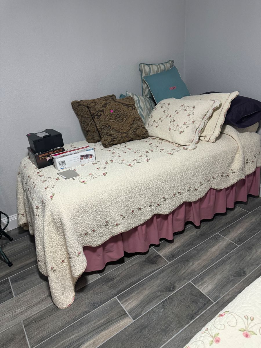 Clutter Queen Estate Sales in Texarkana, AR starts on 10/3/2024