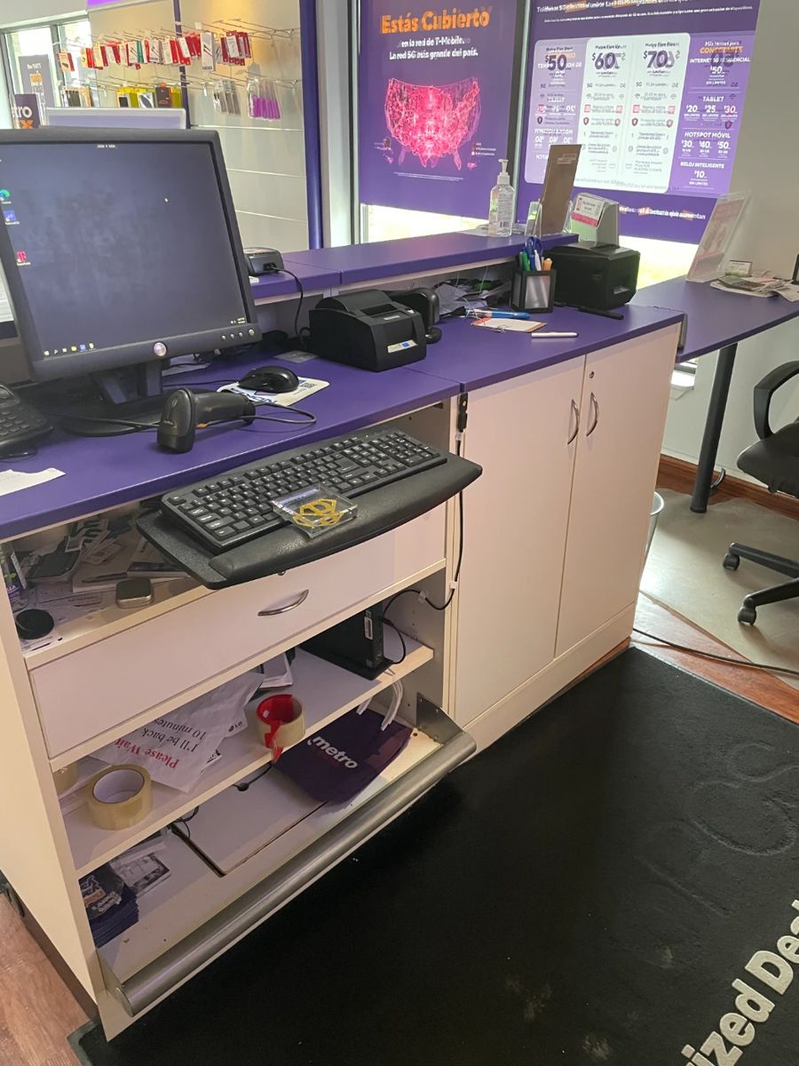 Cellular Store Closing, INVENTORY , Displays... starts on 10/24/2024