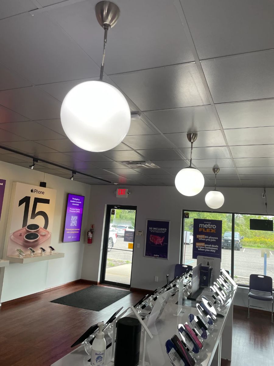 Cellular Store Closing, INVENTORY , Displays... starts on 10/24/2024