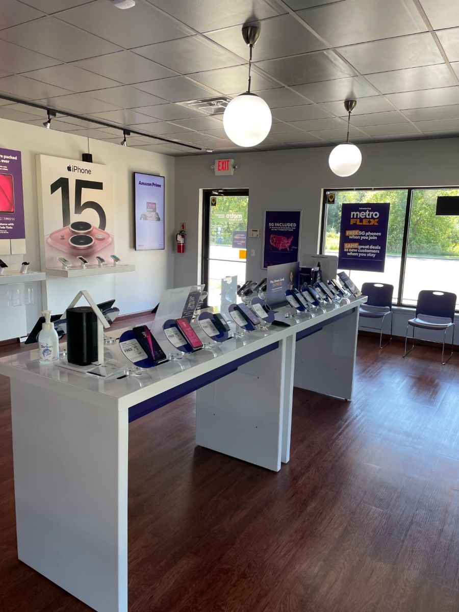 Cellular Store Closing, INVENTORY , Displays... starts on 10/24/2024