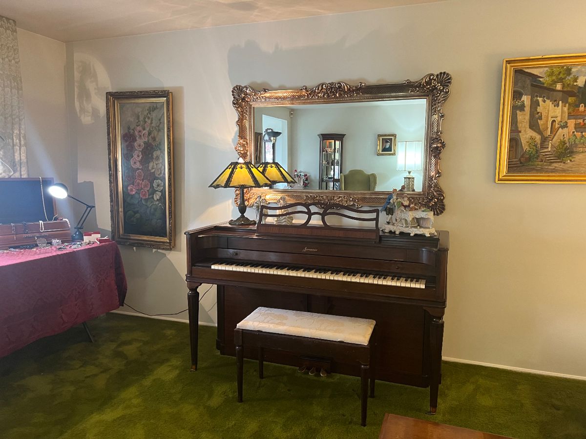 ESTATE SALE BY COLLEEN in Rochester, NY starts on 11/15/2024