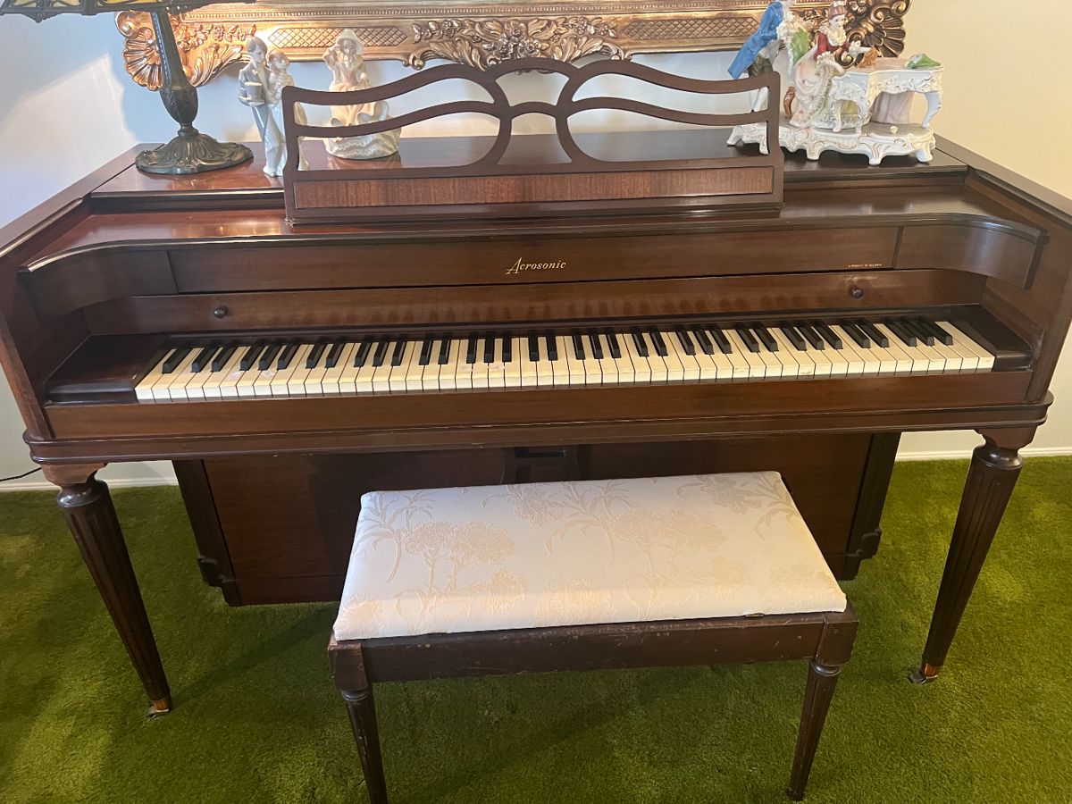 ESTATE SALE BY COLLEEN in Rochester, NY starts on 11/15/2024