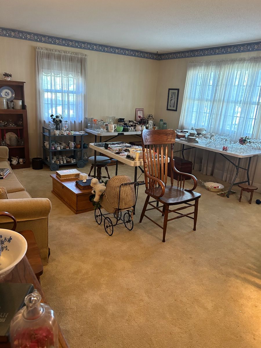 Antiques , vintage and primitives in a packed... starts on 10/18/2024