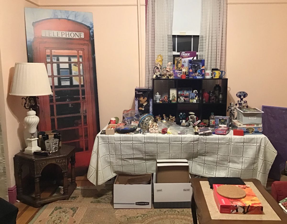 Family Home w/ Old Time Collectibles and... starts on 10/18/2024