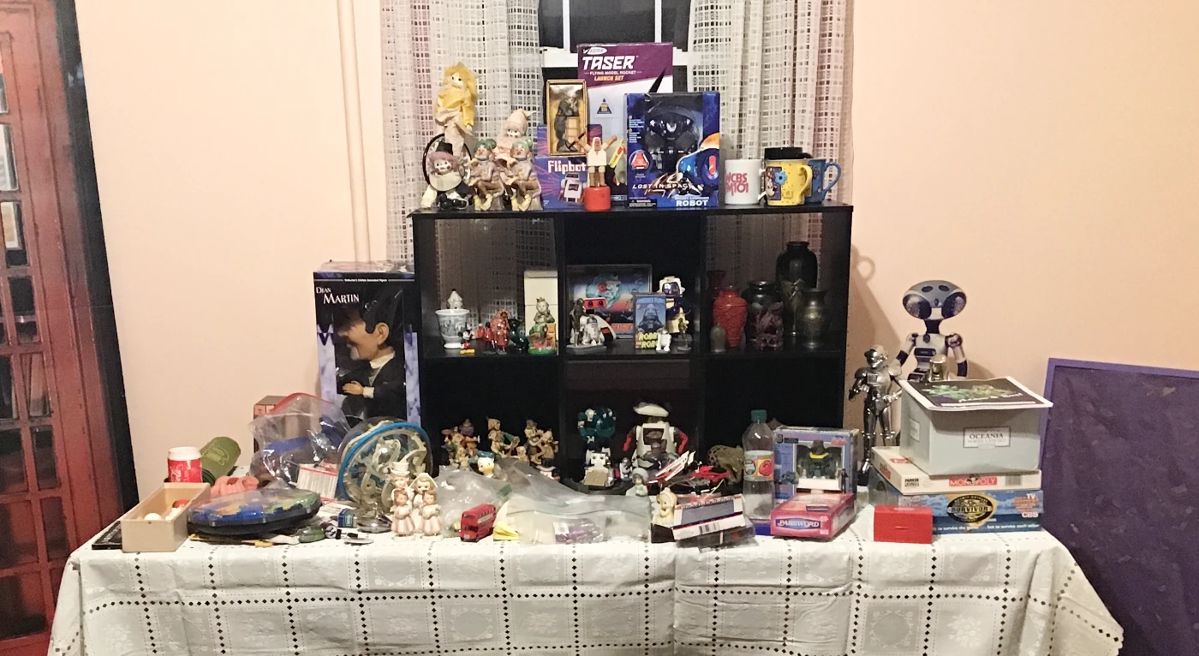 Family Home w/ Old Time Collectibles and... starts on 10/18/2024