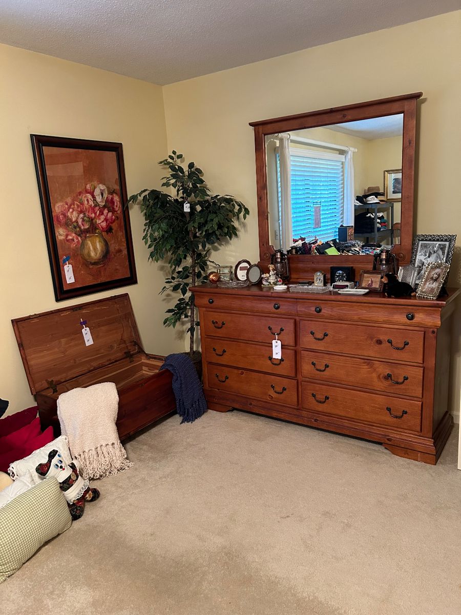 Seniors Relocation Services Estate Sale starts on 10/25/2024