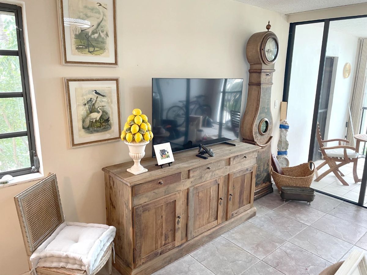 LITTLE DESIGNER WATERFRONT ESTATE SALE starts on 10/25/2024