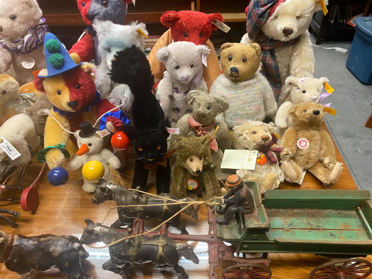 Steiff Bears Antique Toys Christmas Holiday... starts on 11/8/2024
