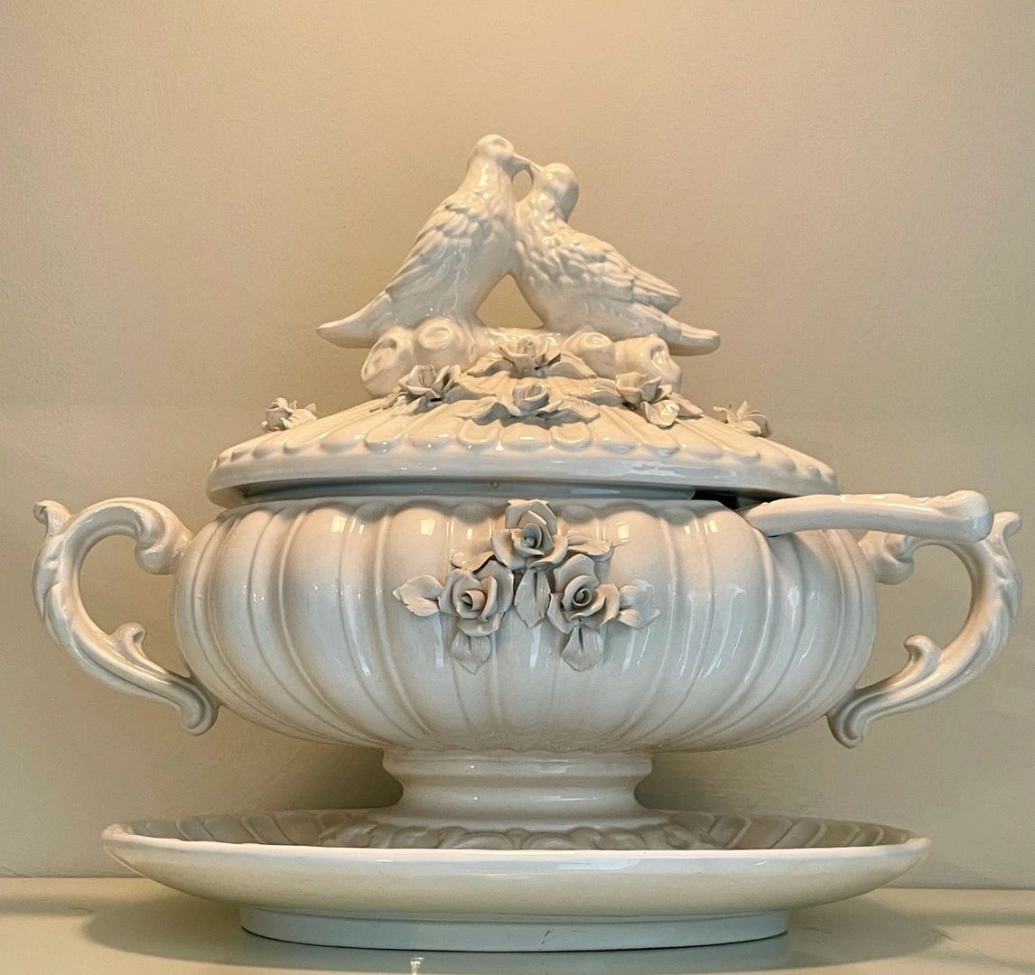 Tom Pergola Sculptures, Frank Gallo, Lladro... starts on 11/2/2024