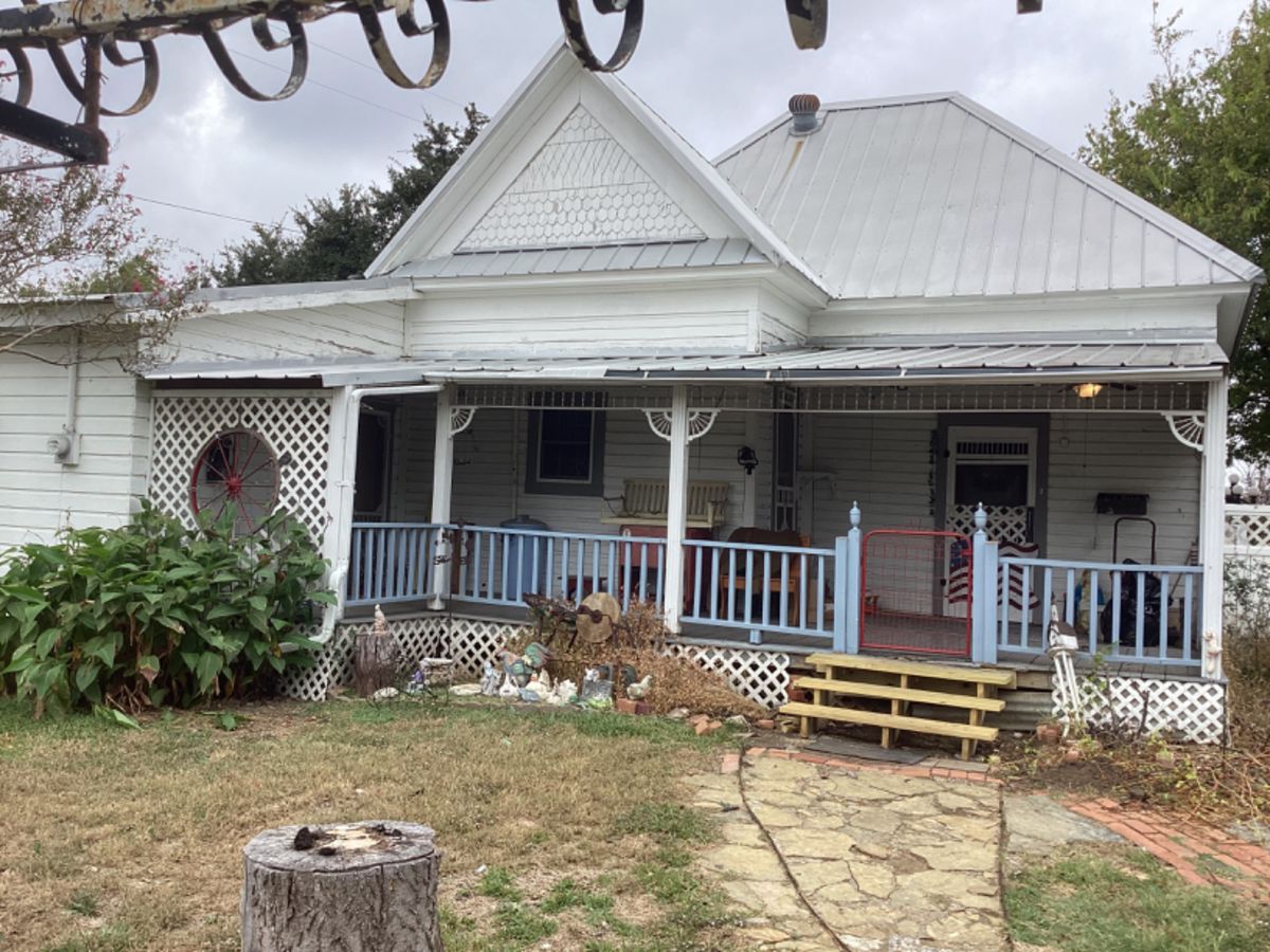 Old Homestead Estate Sale in Lillian, TX starts on 11/7/2024
