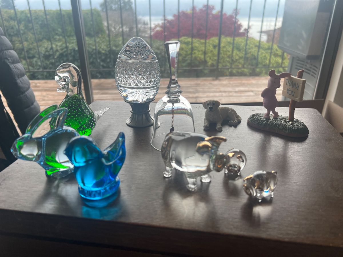 Swarovski, glassware, books and antiques... starts on 11/16/2024