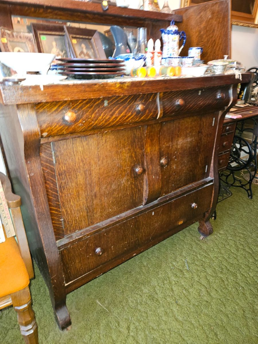 Extraordinary Multiple Generation Estate... starts on 11/20/2024