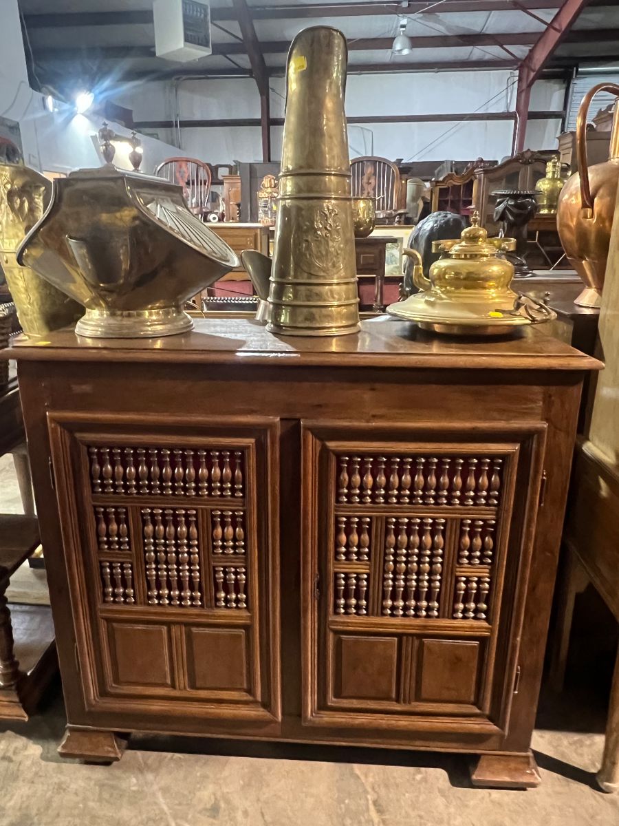 600+ Lot Online Antique Auction - English,... starts on 11/15/2024