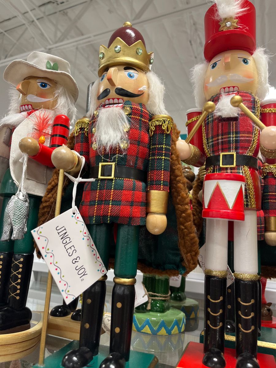 Desert Estate sale with Christmas decor starts on 12/4/2024