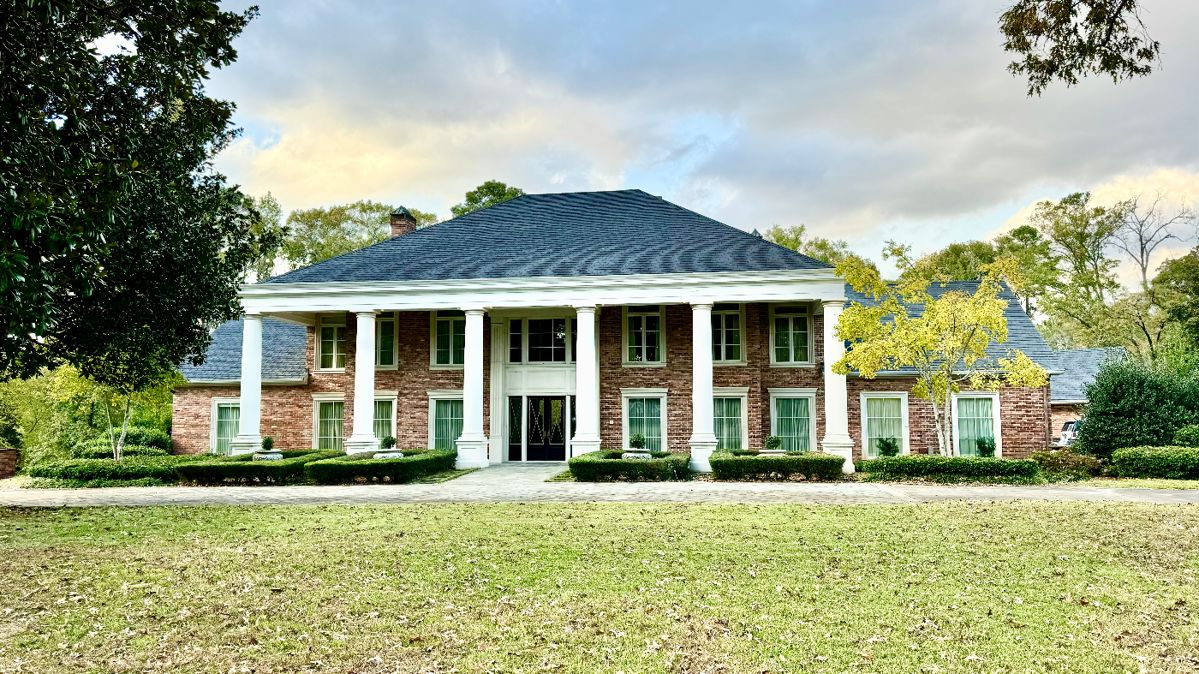 The Extraordinary Living Estate of Frank... starts on 12/5/2024