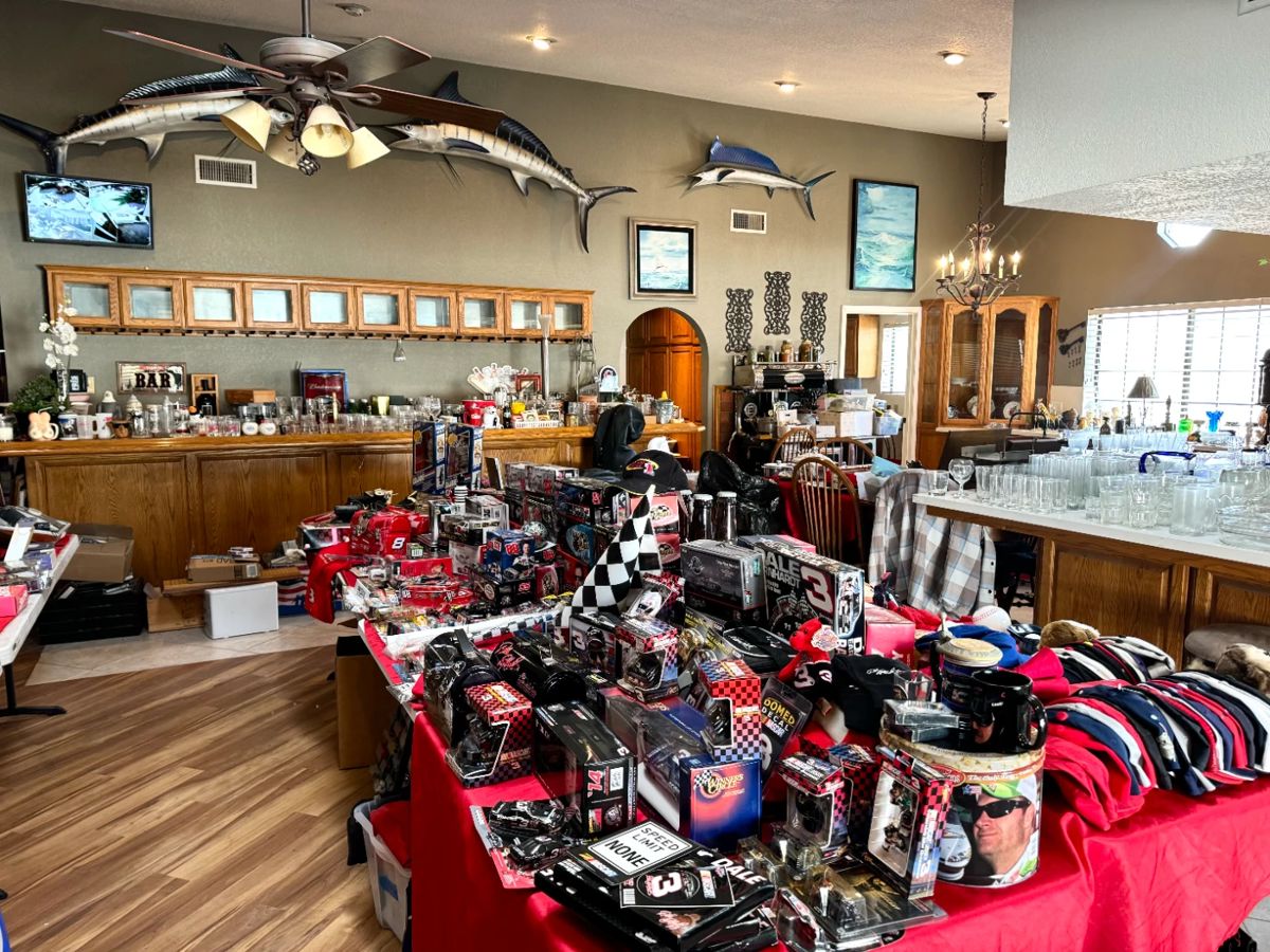 SPORTS MEMORABILIA COLLECTORS SALE by Grasons... starts on 1/18/2025