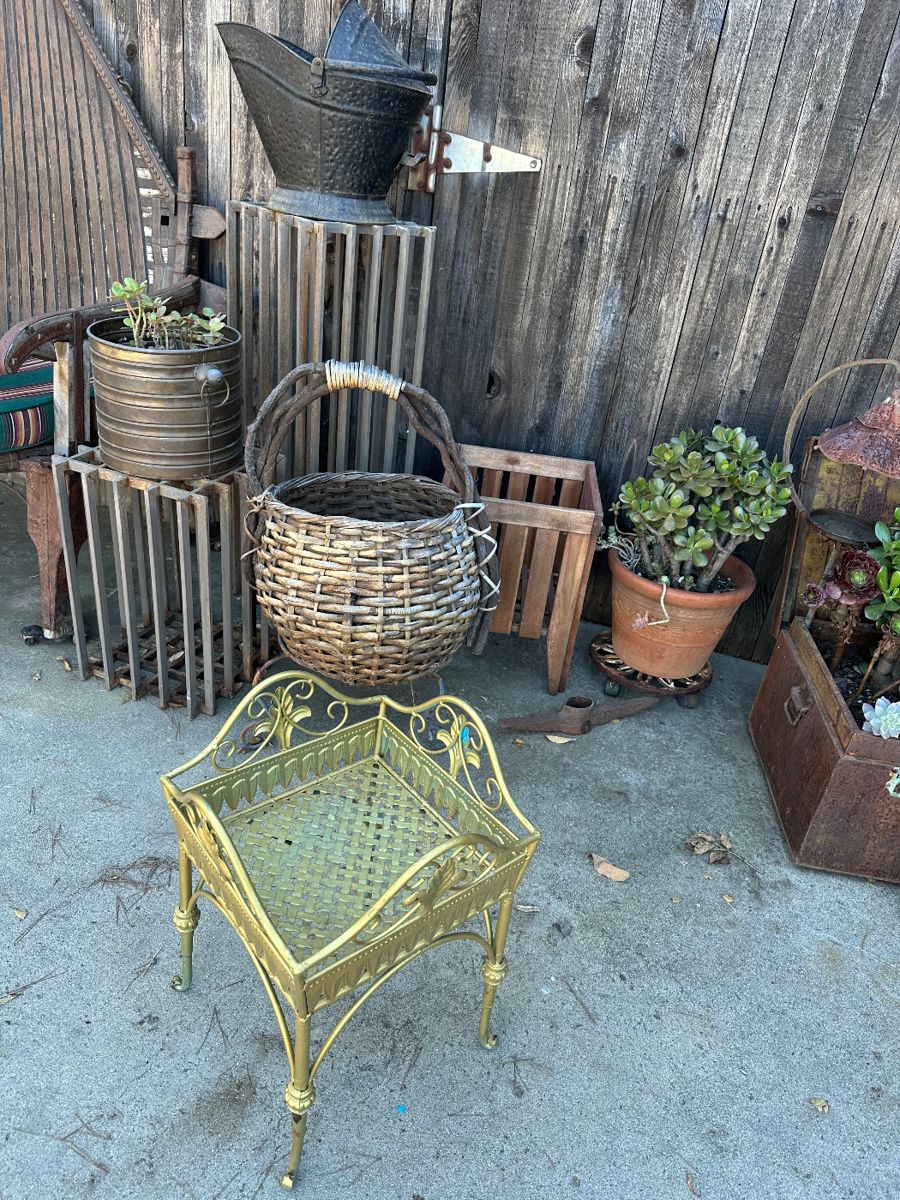 Exquisite and Eclectic collections from multiple... starts on 11/30/2024