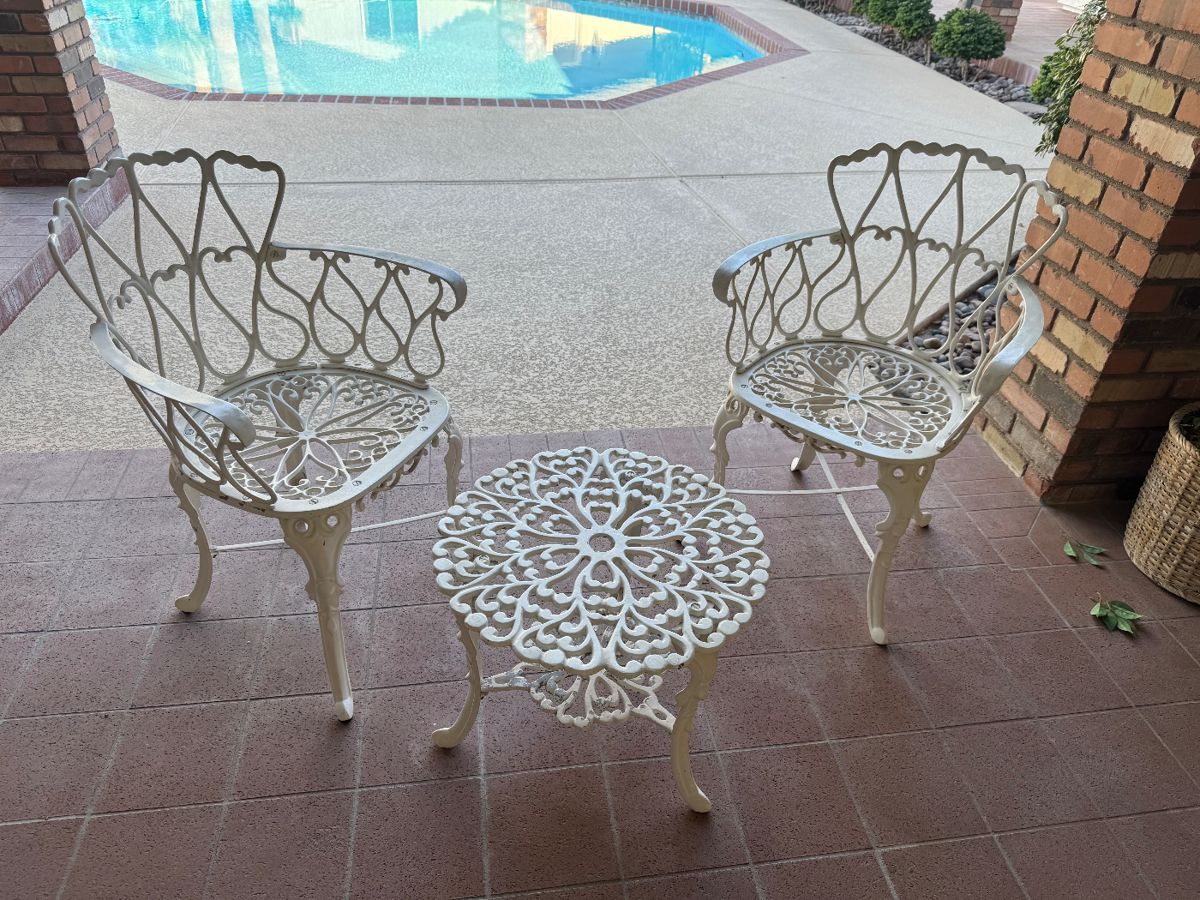 CIRCLE G RANCH ESTATE WITH COLLECTIBLES+HOLIDAY... starts on 12/20/2024