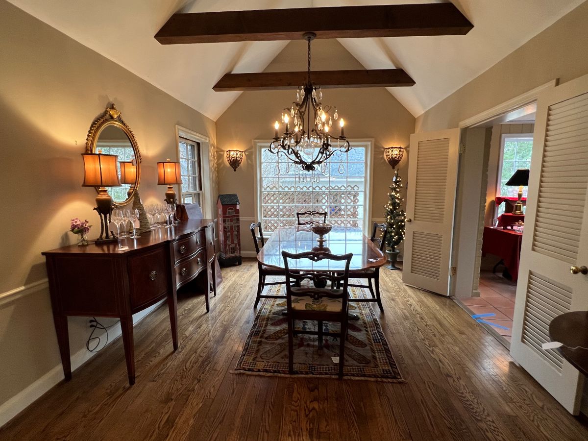 DAVIS PLACE ESTATE SALES in Ladue, MO starts on 2/8/2025