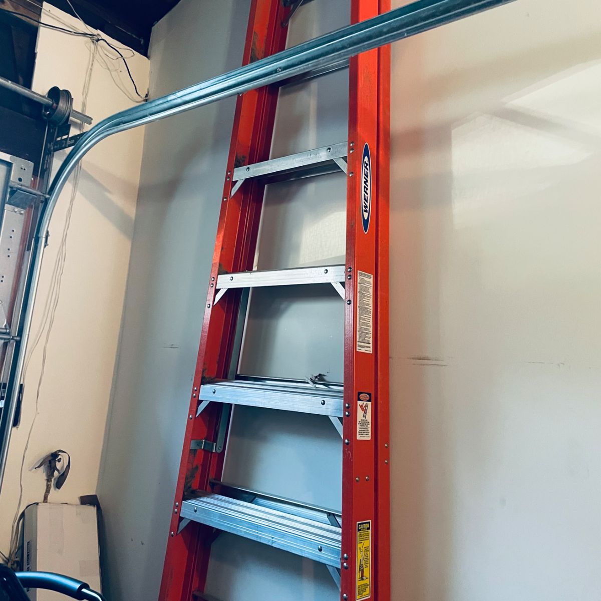 Blow out Long Bch, queen mech bed, bakers... starts on 12/27/2024