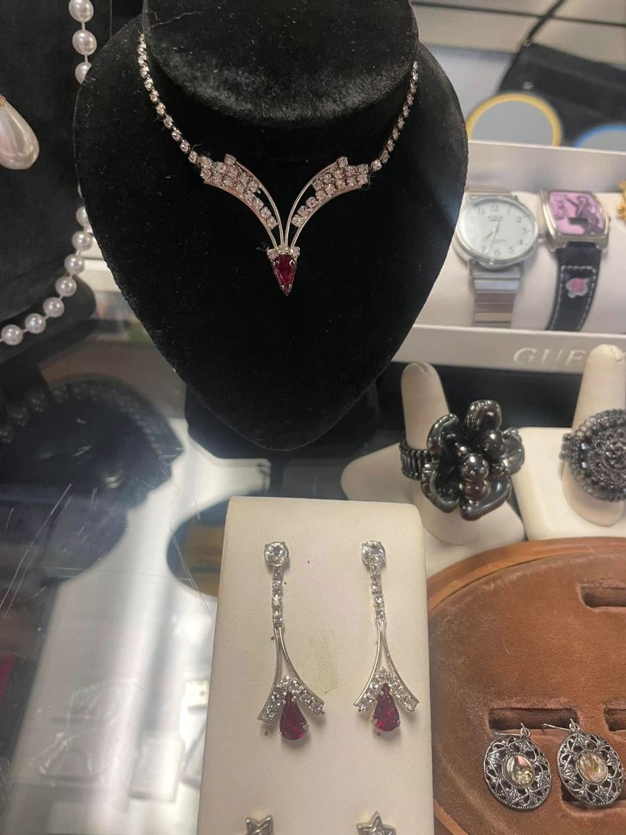 215 1/2 Retro Vintage Sale in Racine, WI starts on 12/14/2024