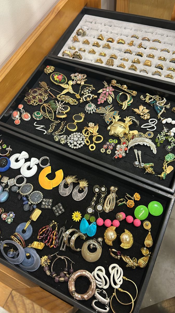 The Jeweler’s Daughter - Vintage and Estate Sale starts on 12/13/2024