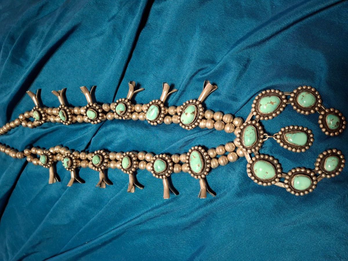 Delight before Christmas! St Pickers dream! starts on 12/21/2024