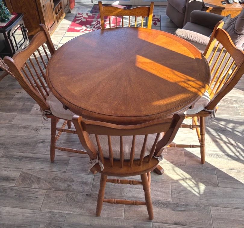 Colonial Heritage Elegance: Fine Art, Glassware,... starts on 12/22/2024