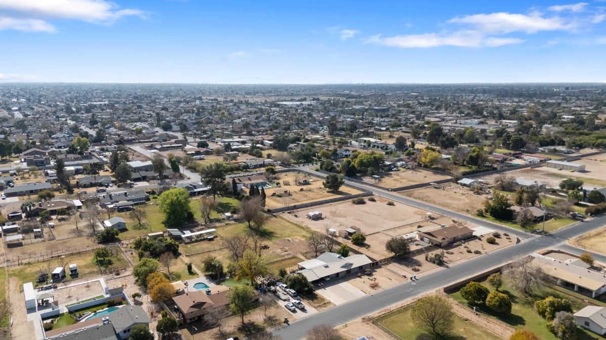 1 ACRE : Sunburst Farms Residence on Horse... starts on 2/22/2025