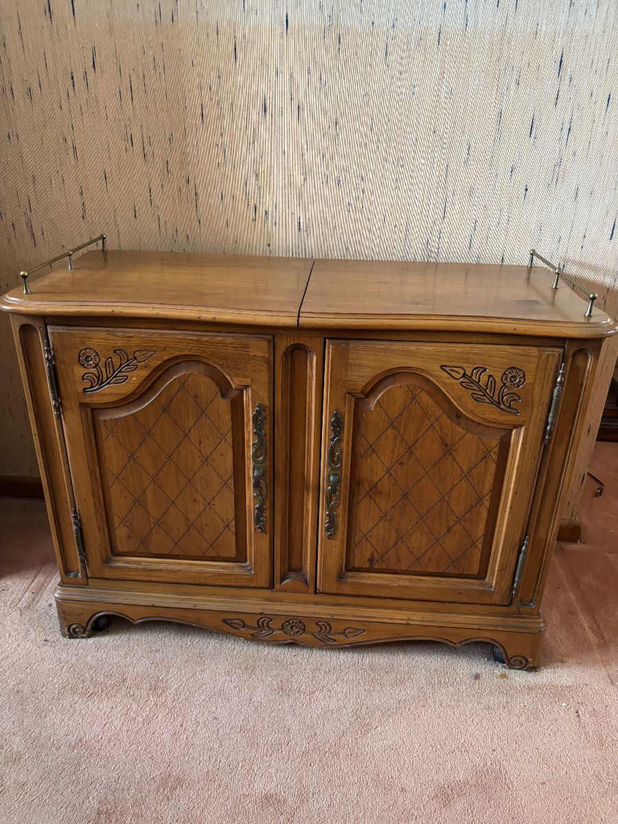 Estate Sale for Former Mayor Barbara Potts... starts on 1/27/2025