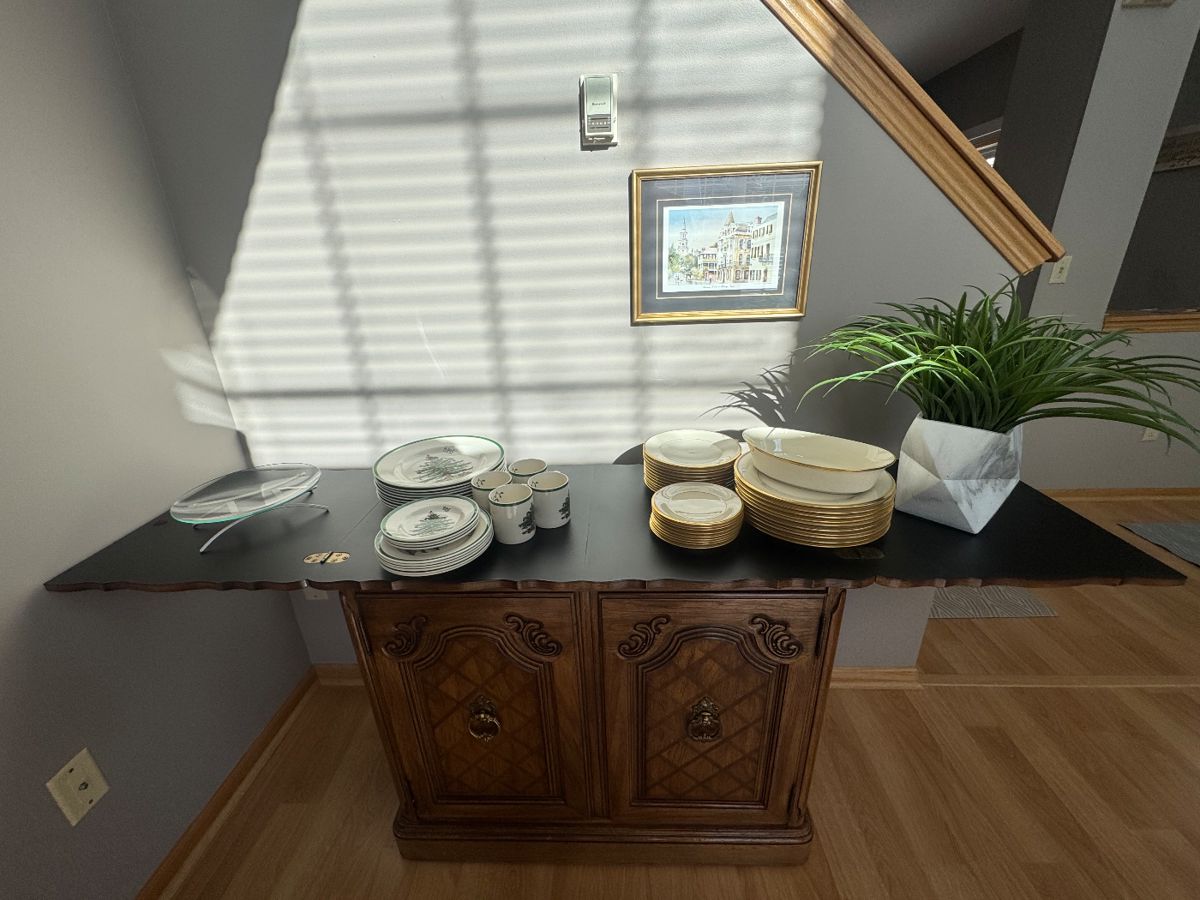 NICE MAPLE GROVE ESTATE SALE in Maple Grove, MN starts on 2/22/2025