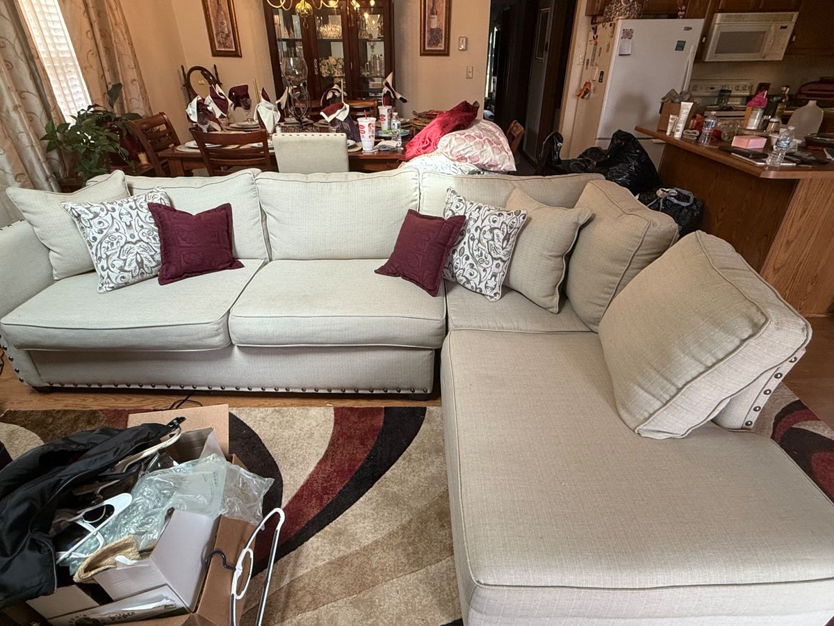 Estate with lots of houseware and furniture starts on 3/21/2025