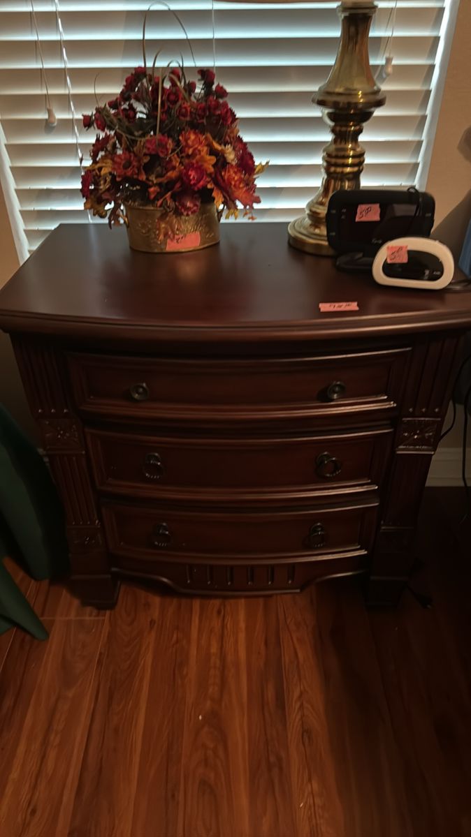 Clutter Queen Estate sales in Texarkana, TX starts on 2/27/2025