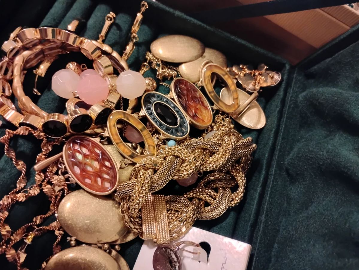 Hoarder House ---Silver Coins & Jewelry Too starts on 4/4/2025