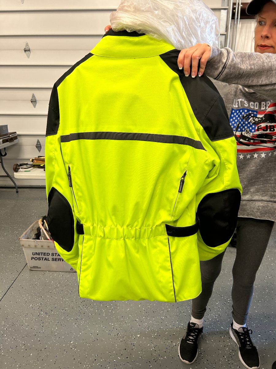 TOP HAT Books BMW & MOTORCYCLE APPAREL Collectible... starts on 3/6/2025