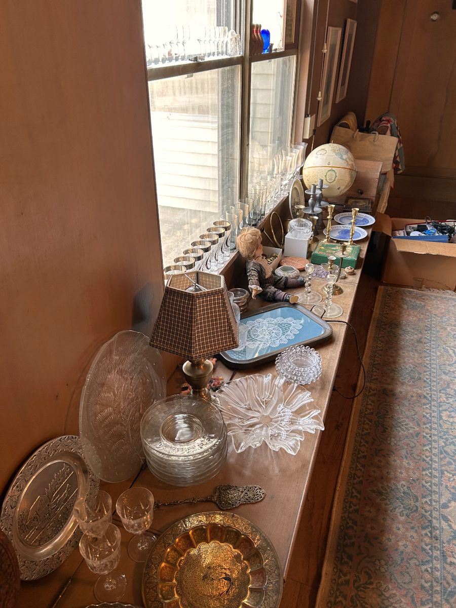 LEE’S TRINKETS ANTIQUE ADVENTURE in Saint Louis, MO starts on 3/21/2025