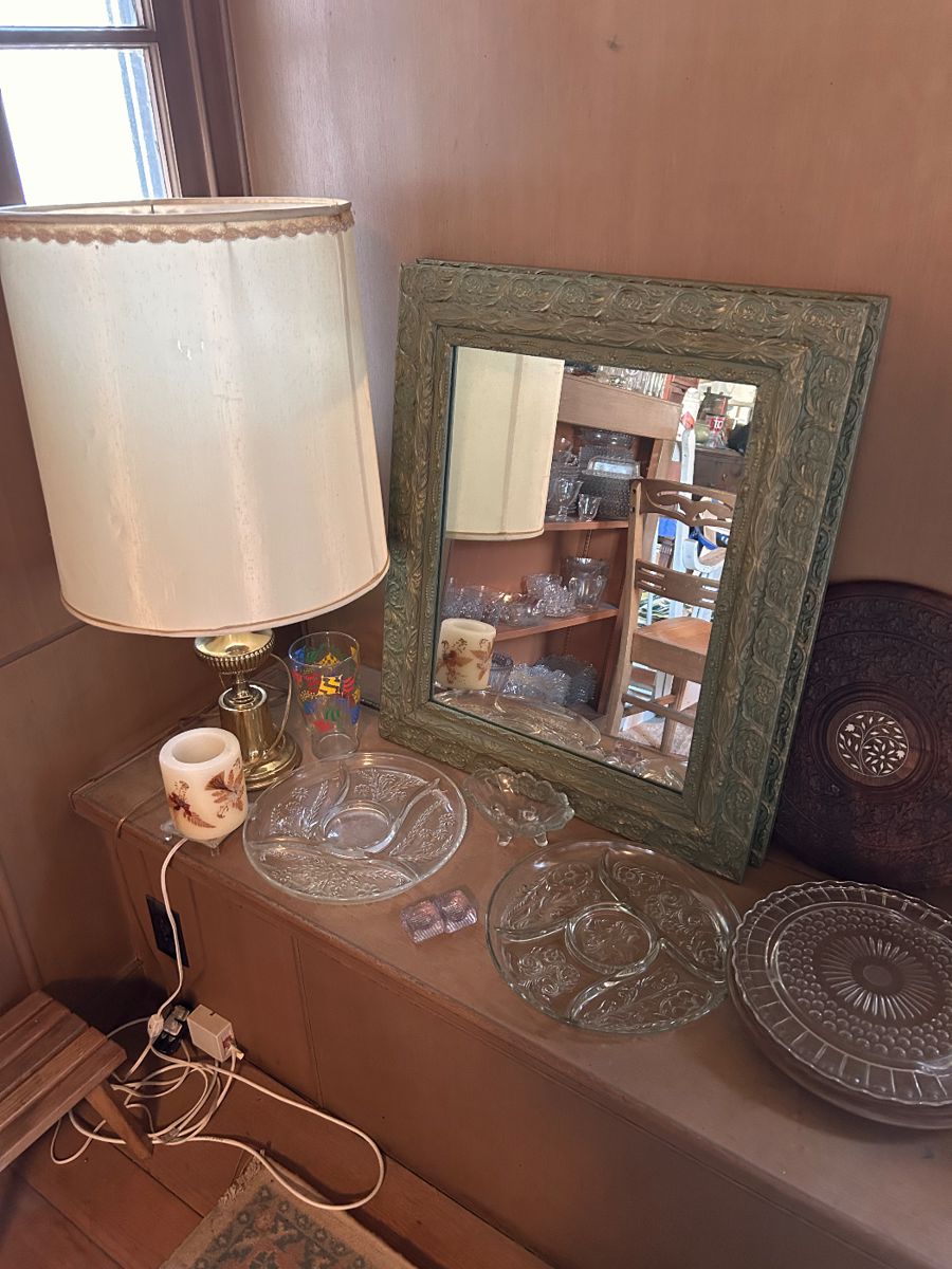 LEE’S TRINKETS ANTIQUE ADVENTURE in Saint Louis, MO starts on 3/21/2025