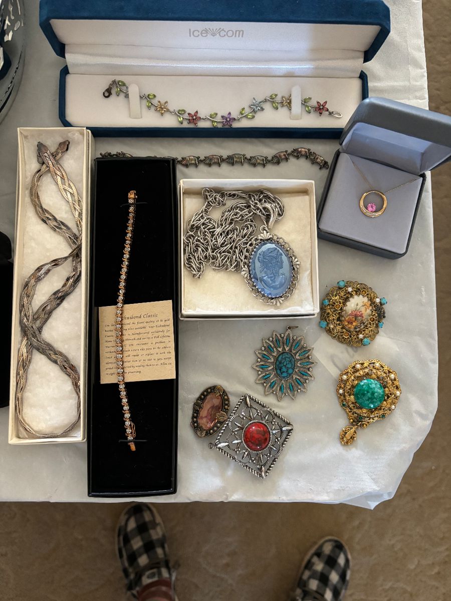 Estate sale with antiques. in Earlville, IL starts on 3/28/2025