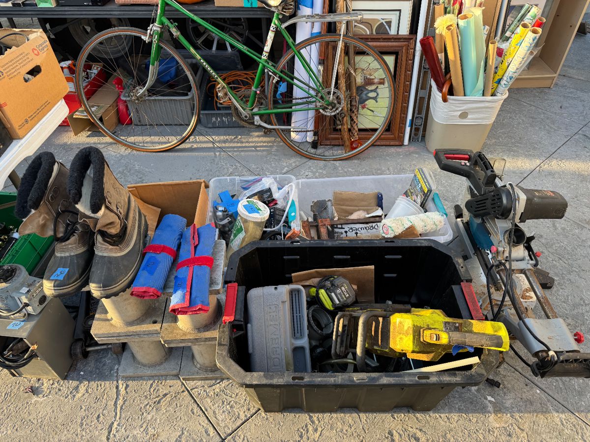 Sale by Danny! Collectibles, Electronics,... starts on 3/21/2025