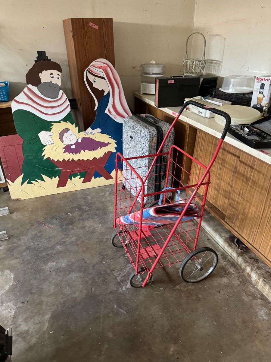 Clutter queen estate sales in Texarkana, AR starts on 3/20/2025
