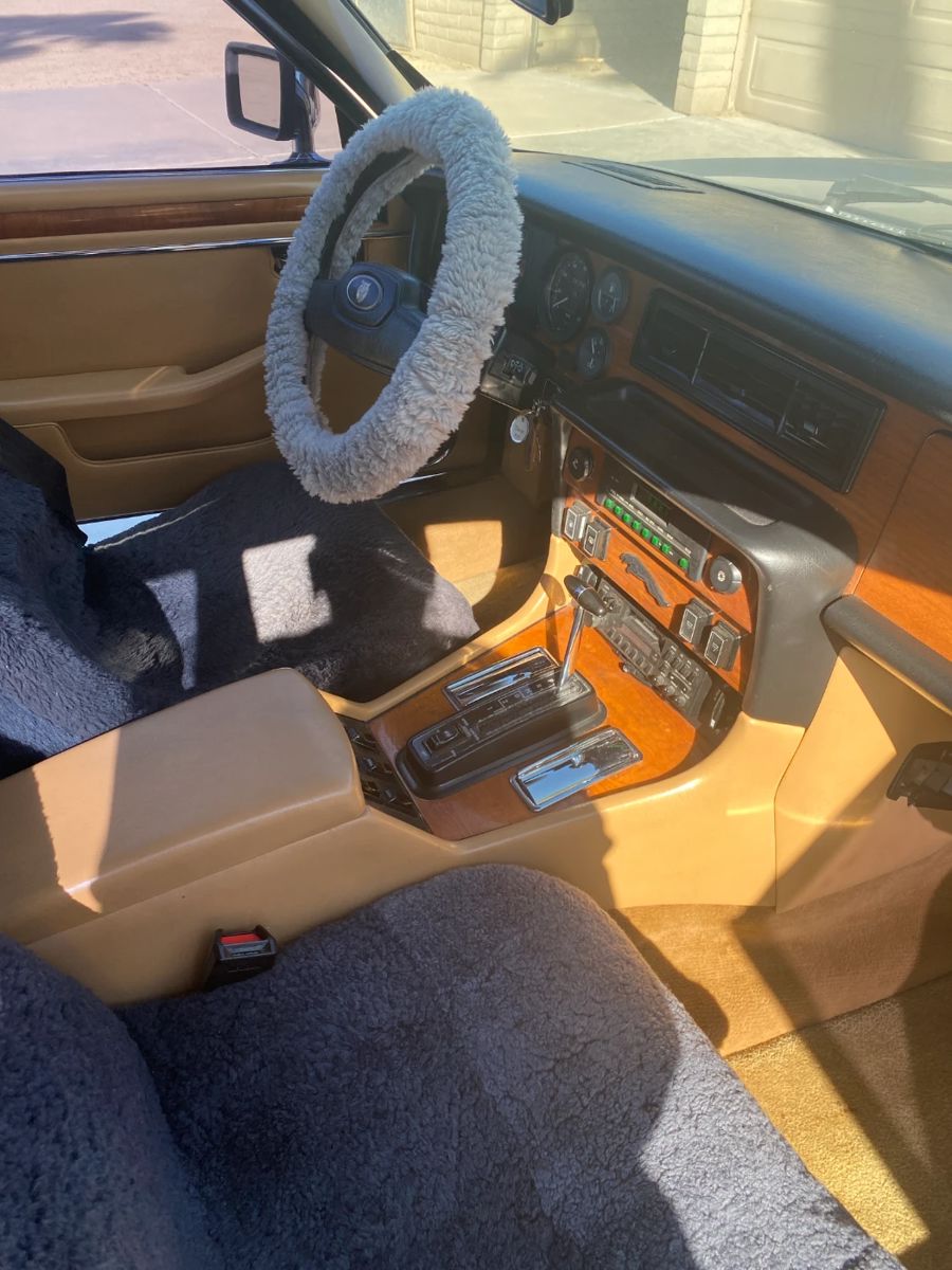 FARMING EQUIPMENT, CONNEX BOXES, TRACTORS,... starts on 4/5/2025