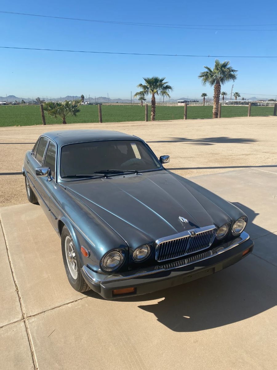 FARMING EQUIPMENT, CONNEX BOXES, TRACTORS,... starts on 4/5/2025