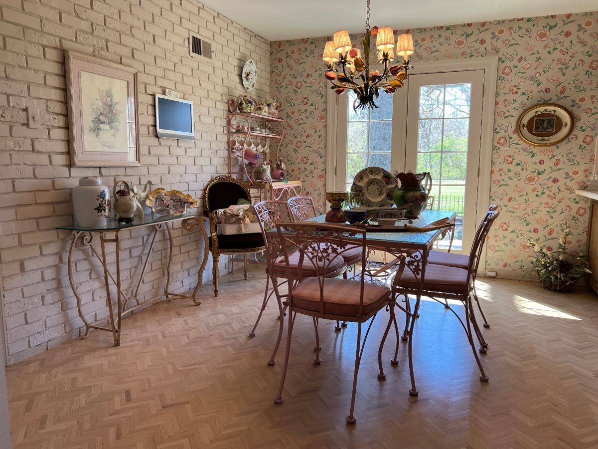Creve Coeur Hollywood Regency Estate Sale... starts on 4/5/2025