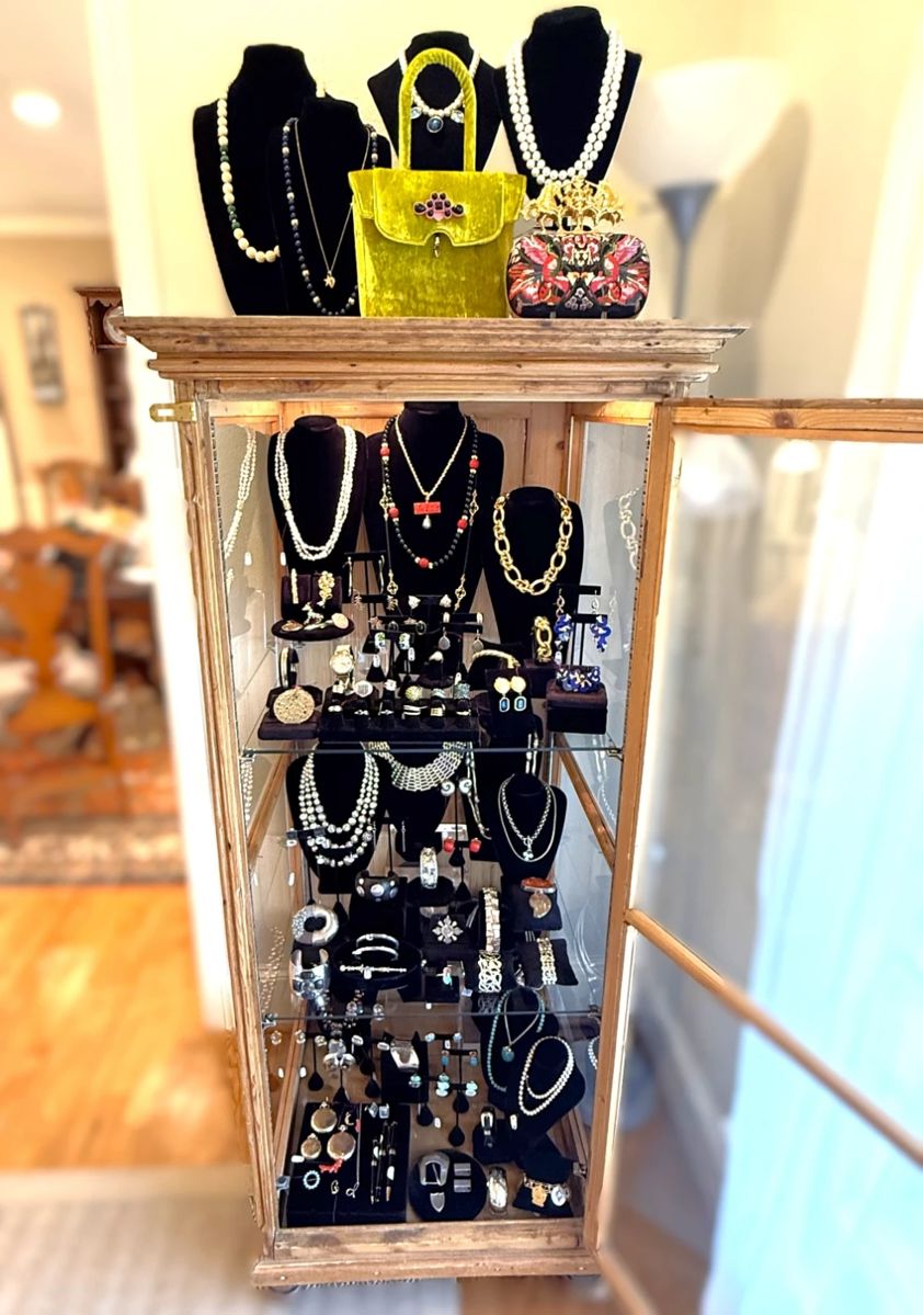 JANELLE STONE ESTATE SALE! in Dallas, TX starts on 5/16/2025