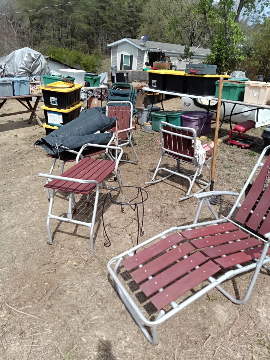 Preston's Stuff in Dandridge, TN starts on 4/18/2025