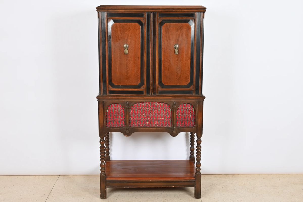 The Chapman Estate Auction - Historic Tyler Home starts on 4/7/2025