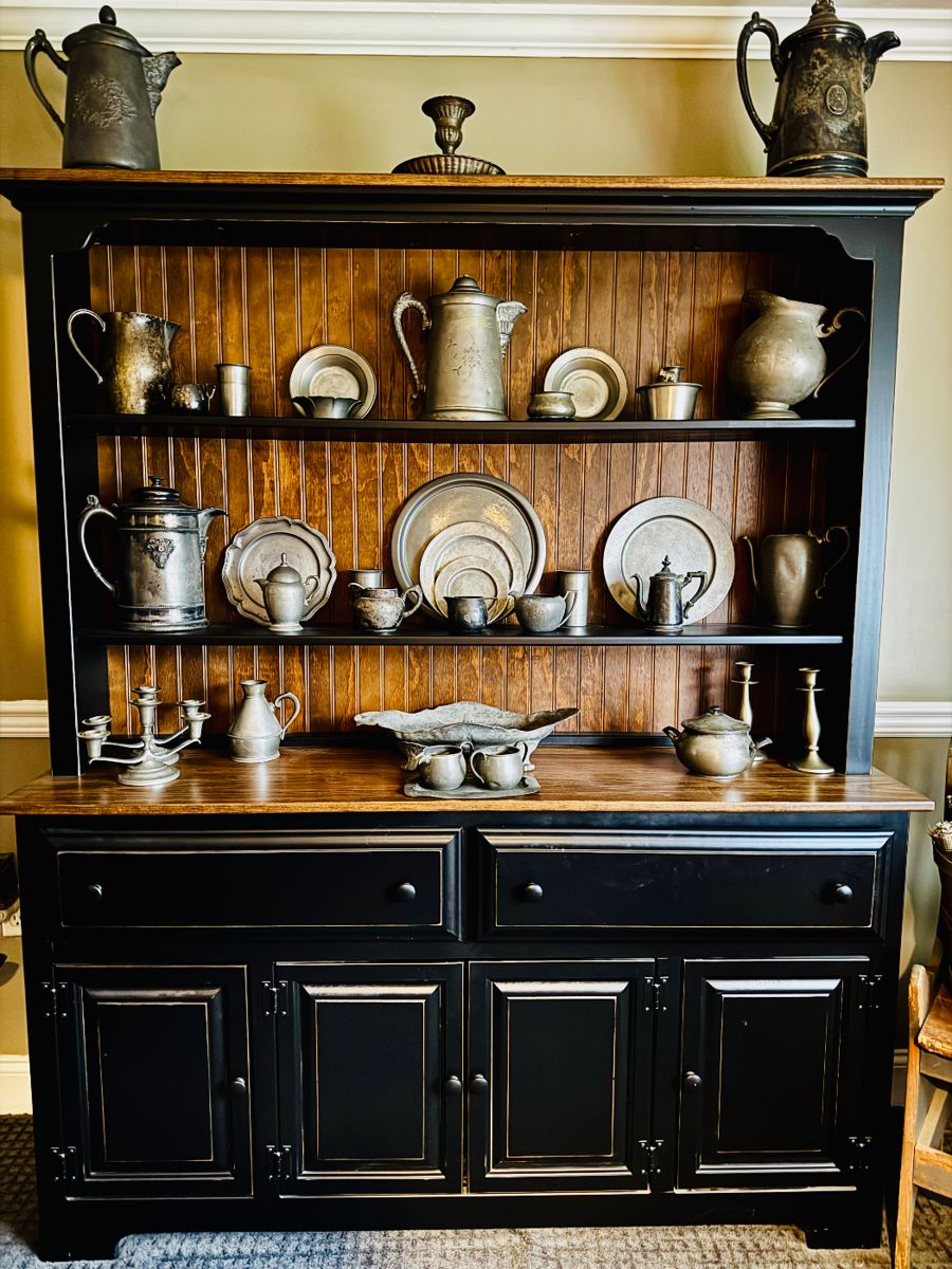 Primitives/Country Decor/Quilts/Furniture... starts on 4/12/2025